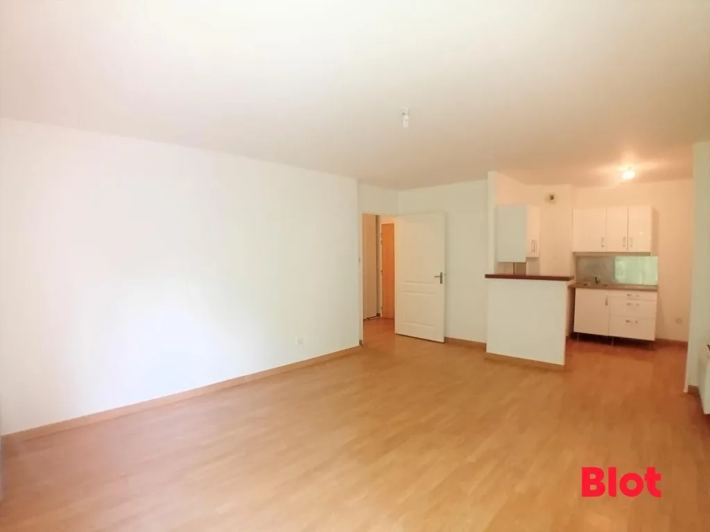 A louer - Nantes rond point de Paris - T3 vide de 58.40 m² - Parking ...